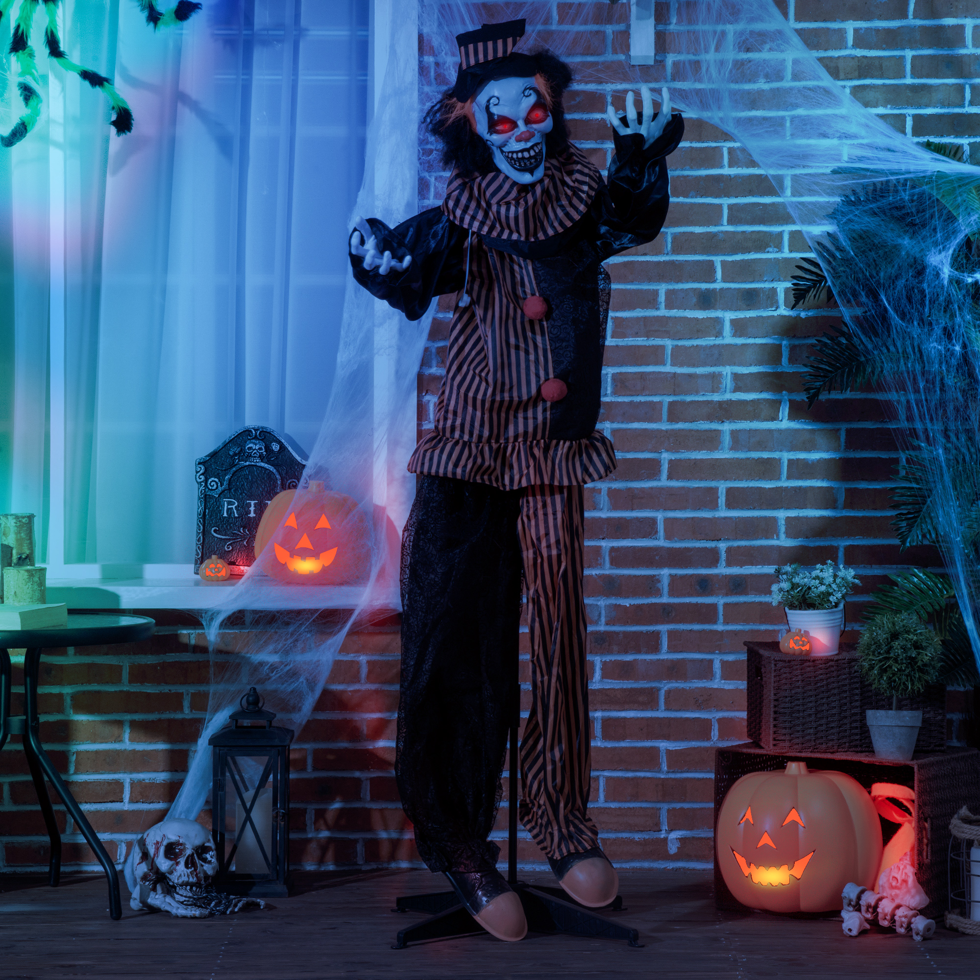 Outsunny 5.6' Life Size Clown Outdoor Halloween Decoration Animatronic ...