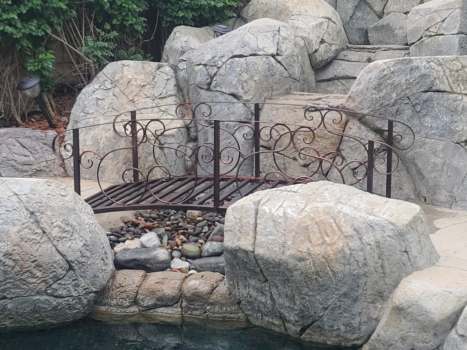 Outsunny 6FT Classic Garden Bridge with Safety Railings Steel Arc ...