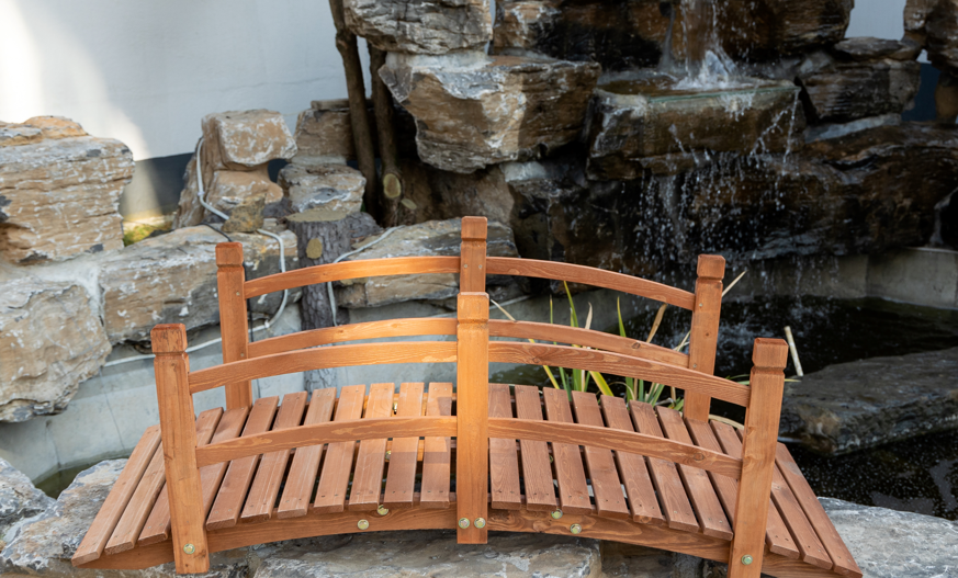 Outsunny 5FT Wooden Garden Bridge Classic Arc Footbridge with ...