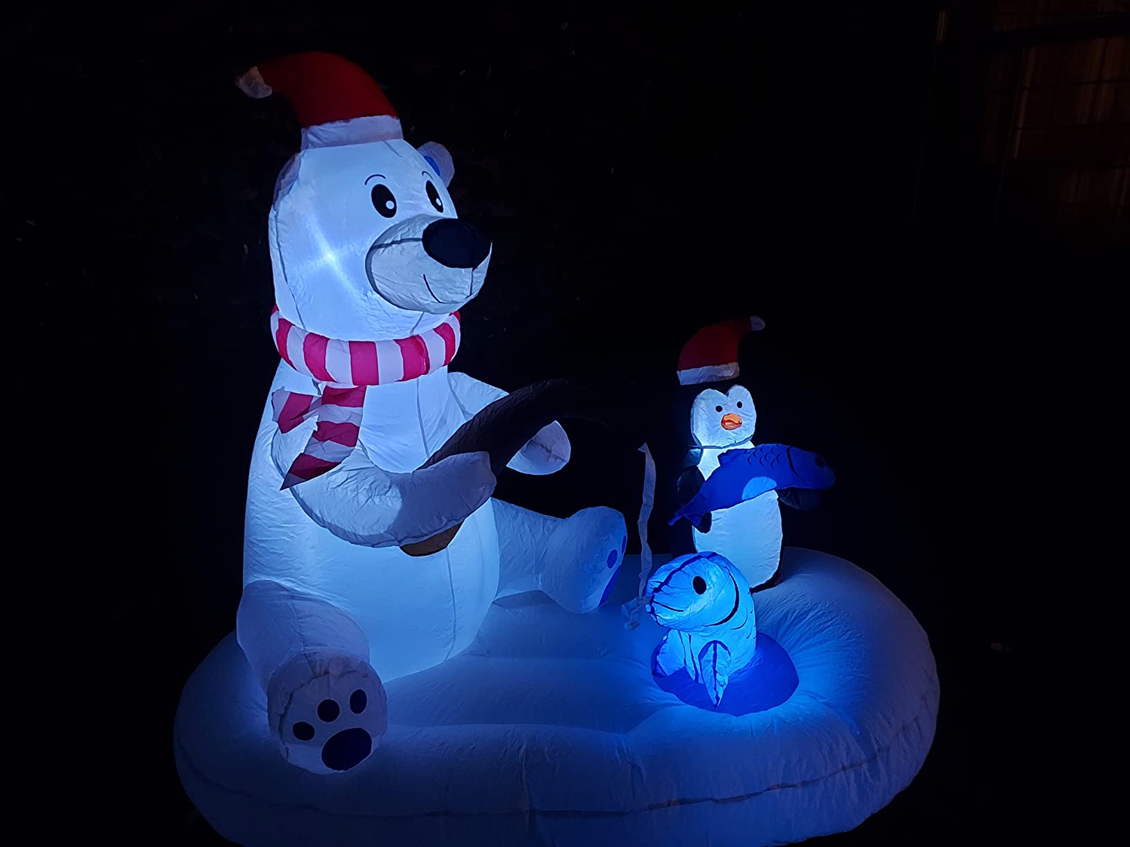 Outsunny 6ft Christmas Inflatable Polar Bear and Penguin with Santa's ...